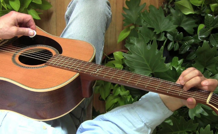 Belajar Bermain Gitar: Kiat Bermanfaat untuk Orang kidal | suratekno.com