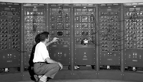 Sejarah Komputer; Analog Atau Digital? | suratekno.com